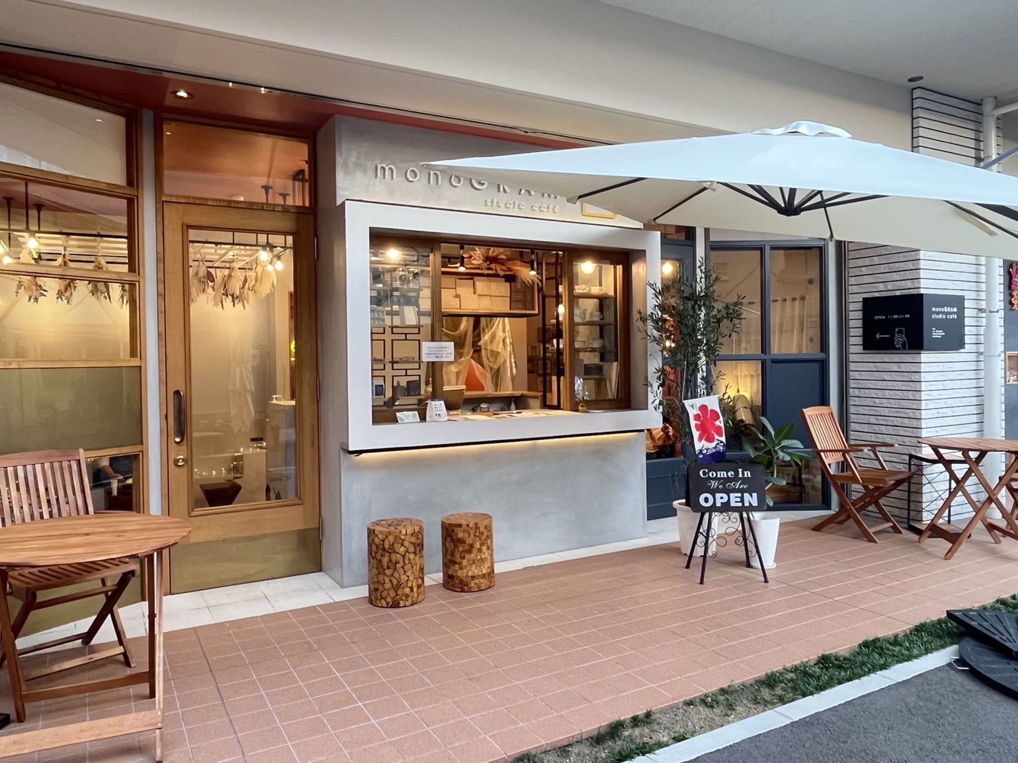 monoGRAM studio cafe 唯一無二のおしゃれ空間